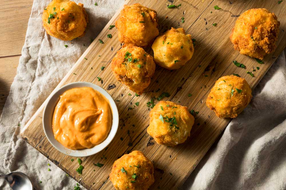 7 melhores receitas de bolinho de chuva salgado para animar a sua tarde
