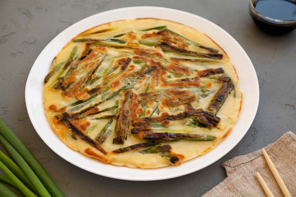 Pajeon: veja 3 receitas fáceis da panqueca coreana